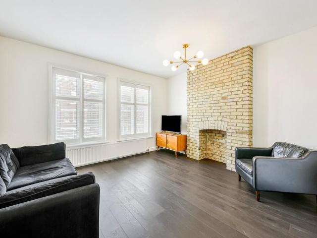 Heath Street, London 4 bed flat to rent £6,500 pcm £1,500 pw