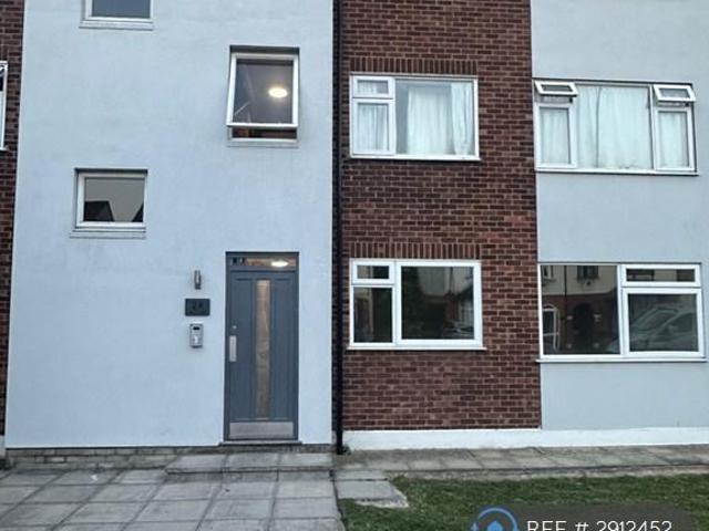 Heathcote Grove, London, E4 2 bed flat to rent £1,800 pcm £415 pw