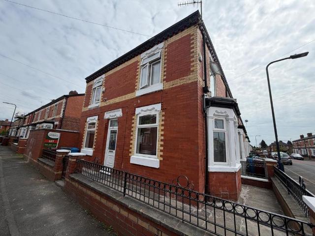 Heathcote Road, Manchester, M18 2 bed terraced house to rent £1,095 pcm £253 pw