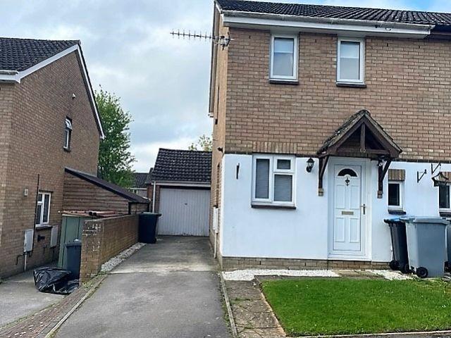 Heather Close, Carterton, Oxfordshire OX18, 2 bed semi detached house to rent, £1,250 pcm | PrimeLocation