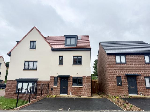 Heather Close, Seacroft, LEEDS 3 bed semi detached house to rent £1,550 pcm £358 pw