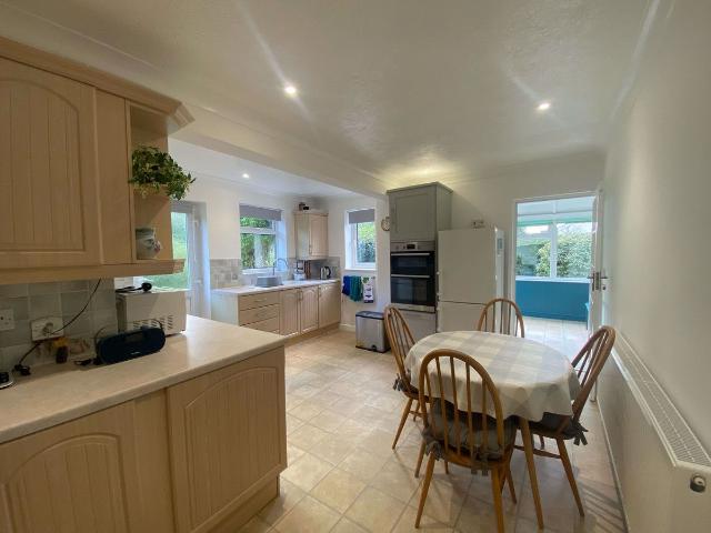 Heather Close, Wimborne, 3 BH21, 2 bed bungalow to rent, £1,450 pcm | PrimeLocation