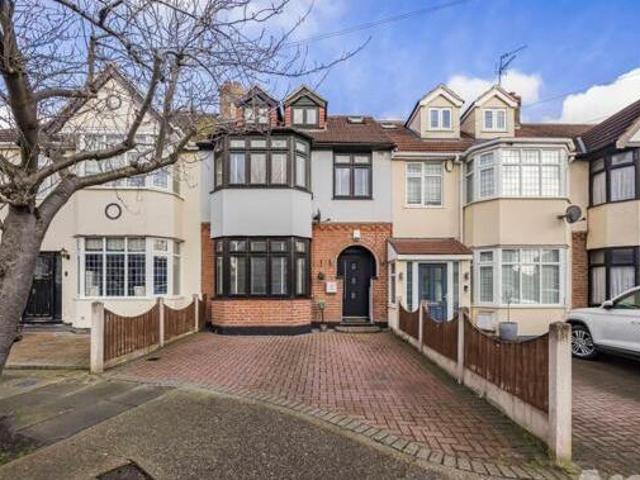 Heather Glen, Romford, 4 Bedroom Terraced