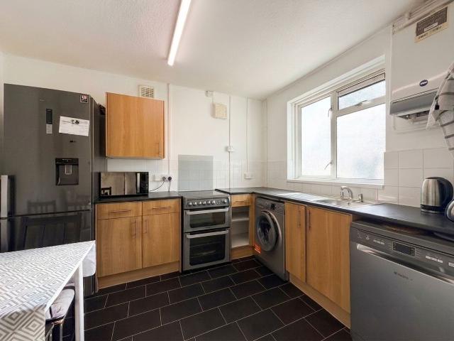 Heather Lane, Yiewsley UB7, 3 bed flat to rent, £2,000 pcm | PrimeLocation