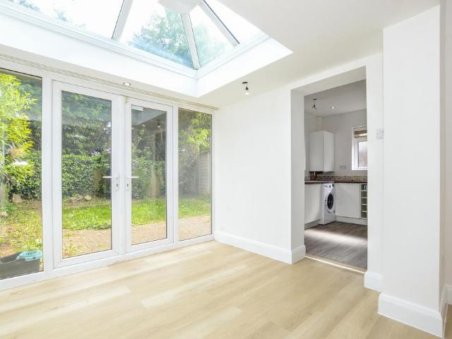 Heather Way, Stanmore, HA7 3 bed house to rent £2,450 pcm £565 pw