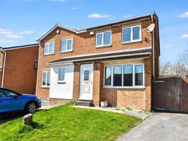 Heatherdale Road, Tingley, 3 Bedroom Semi detached