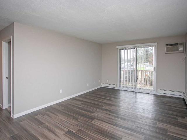 Heatherwood Apartments | MODERNIZED LIVING 2 Bedroom Apartment for Rent at 96 Emerson Ave W, West St Paul, MN 55118