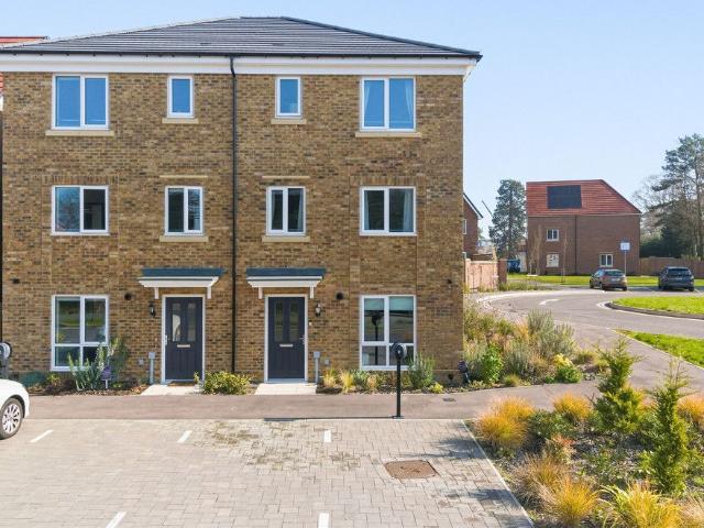 Heatherwood Road, Ascot SL5, 4 bed semi detached house to rent, £3,000 pcm | PrimeLocation