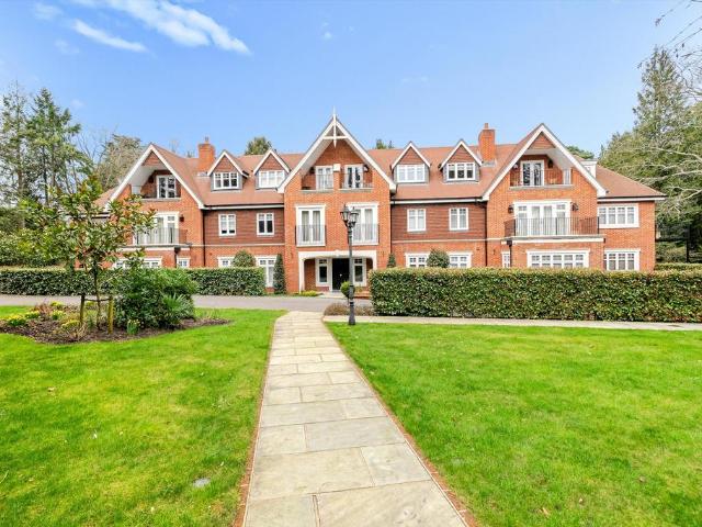 Heathfield Avenue, Sunninghill. 3 bed apartment to rent £4,950 pcm £1,142 pw
