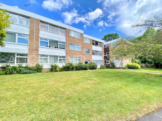 Heathfield Close, Potters Bar EN6, 2 bed flat to rent, £1,700 pcm | PrimeLocation