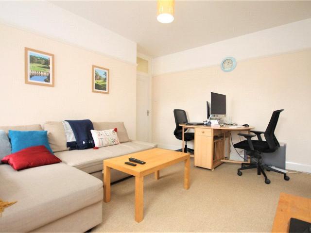 Heathfield Court, Heathfield Terrace, London W4, 1 bed flat to rent, £1,900 pcm | PrimeLocation
