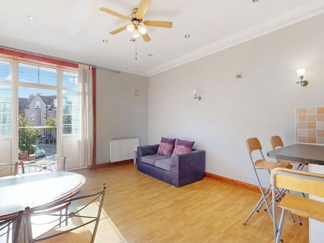 Heathfield Park, London NW2, 3 bed flat to rent, £3,000 pcm | PrimeLocation