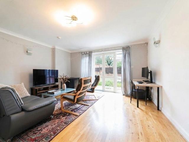 Heathfield Park, Willesden Green NW2, 2 bed flat to rent, £2,175 pcm | PrimeLocation