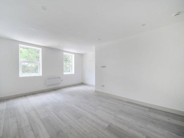 Heathfield Road, Croydon CR0, Room to rent, £1,200 pcm | PrimeLocation