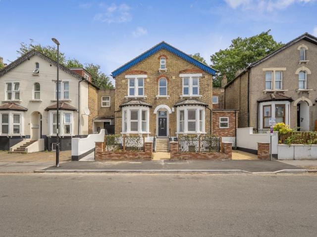 Heathfield Road, Croydon CR0, Room to rent, £1,250 pcm | PrimeLocation