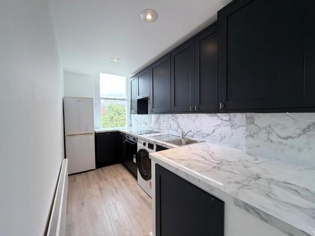 Heathfield Road, Acton 2 bed flat to rent £2,100 pcm £485 pw