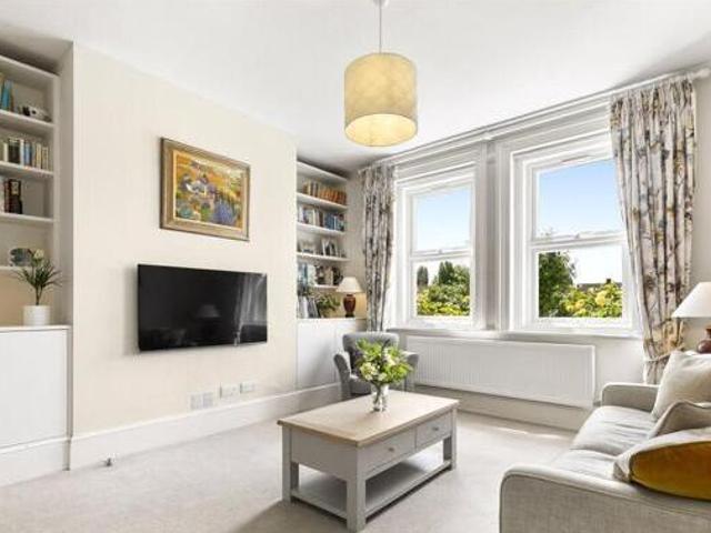 Heathfield Square, London, 3 Bedroom Apartment