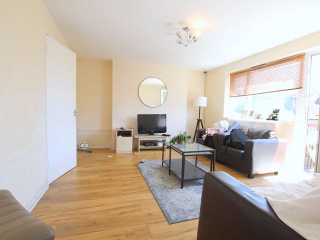 Heathfield Square, London SW18, 4 bed flat to rent, £2,995 pcm | PrimeLocation
