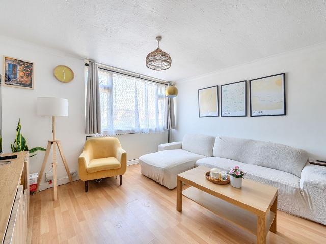 Heathfield Vale, South Croydon CR2, 2 bed flat to rent, £1,550 pcm | PrimeLocation