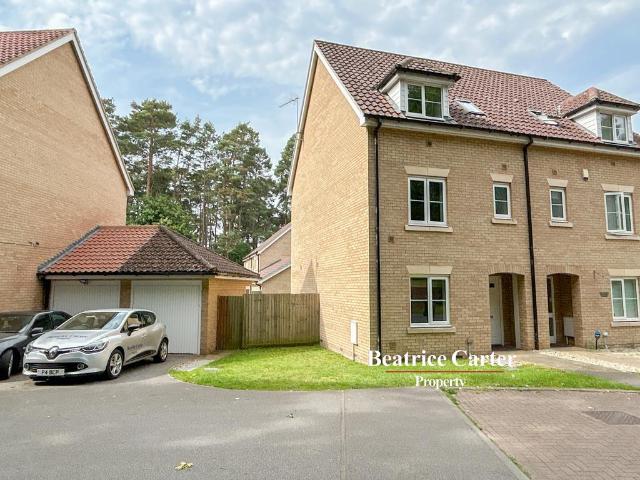 Heathland Way, Bury St Edmunds IP28 4 bed semi detached house to rent £1,575 pcm £363 pw