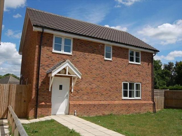 Heathlands, Beck Row, Bury St. 4 bed detached house to rent £1,515 pcm £350 pw