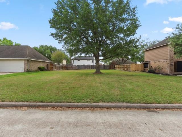 Heathrow Ln, Alvin, TX 77511