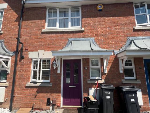 Heathside Close, IG2 2 bed terraced house to rent £1,900 pcm £438 pw