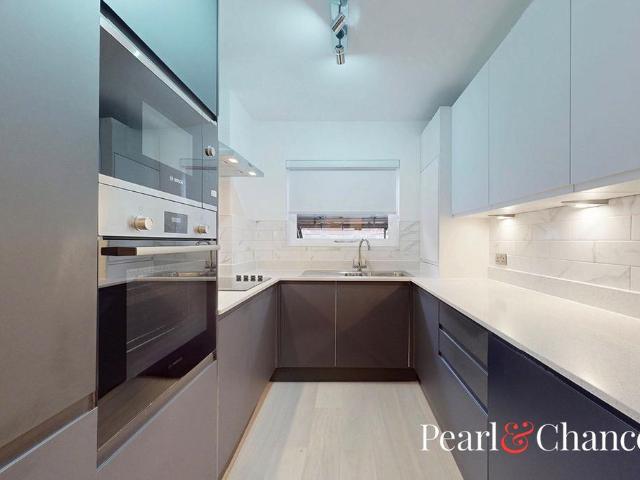 Heathside, Finchley Road, NW11 1 bed flat to rent £2,850 pcm £658 pw