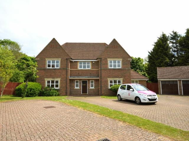 Heathside Place, Epsom KT18, 5 bed detached house to rent, £4,500 pcm | PrimeLocation