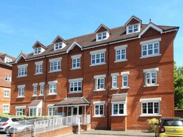 Heathside Road, Woking, 2 Bedroom Flat