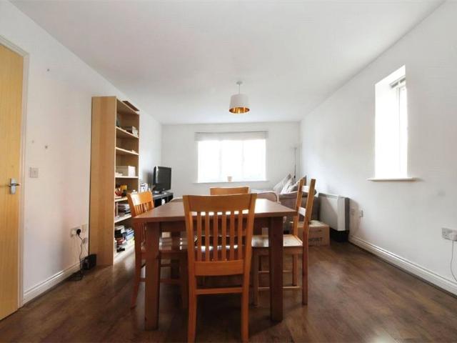 Heathside Road, Woking, Surrey, GU22 7EU
