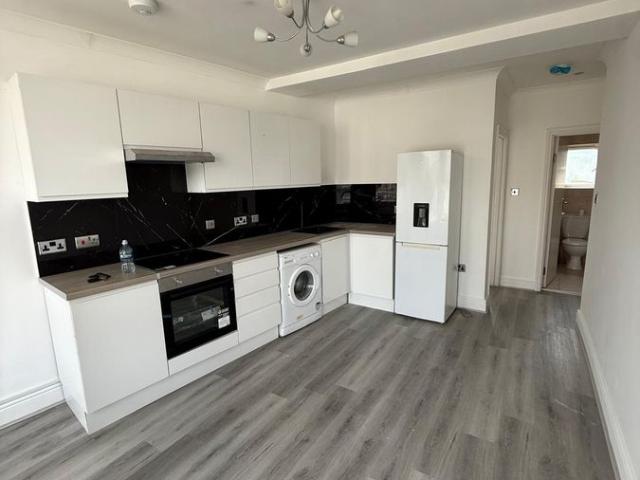 Heathview Road, Thornton Heath CR7, 1 bed flat to rent, £2,095 pcm | PrimeLocation