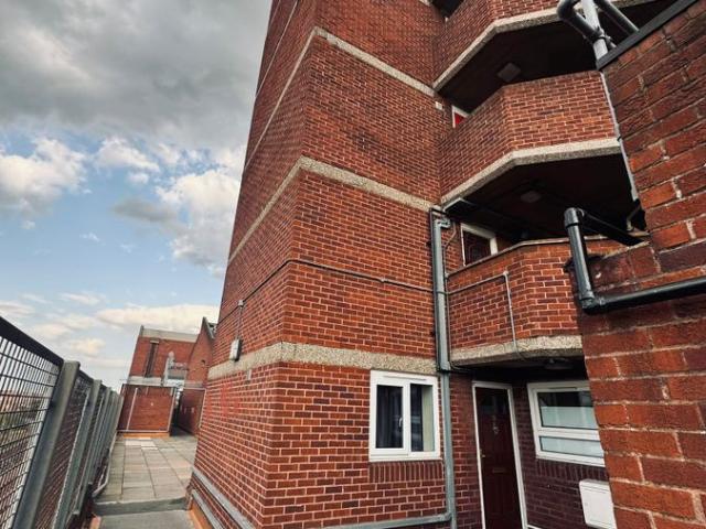 Heathway, Dagenham RM10, 2 bed flat to rent, £1,650 pcm | PrimeLocation