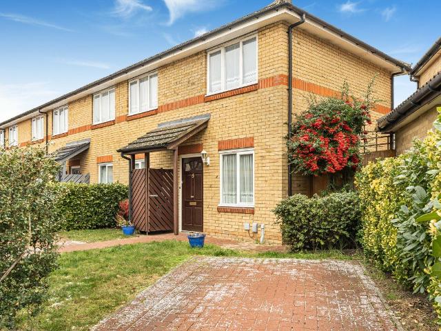 Heaton Close, Chingford E4, 2 bed property to rent, £2,200 pcm | PrimeLocation