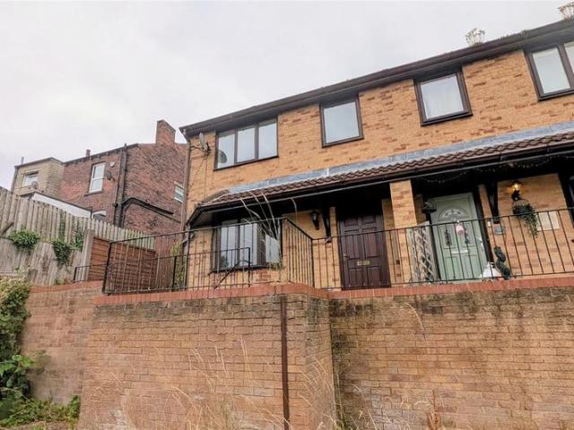 Heaton Grange, Batley 3 bed semi detached house to rent £1,045 pcm £241 pw