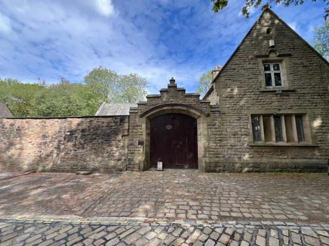 Heaton Grange Cottage, Heaton Grange, Heaton, Bolton BL1, 5 bed detached house to rent, £1,750 pcm | PrimeLocation