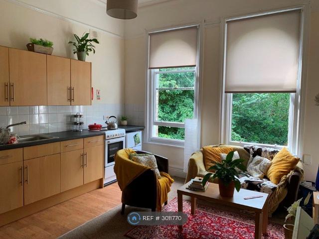 Heaton Moor Road, Stockport SK4, Room to rent, £650 pcm | PrimeLocation
