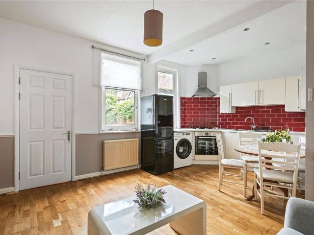 Heaton Road, Tooting CR4, 1 bed flat to rent, £1,750 pcm | PrimeLocation