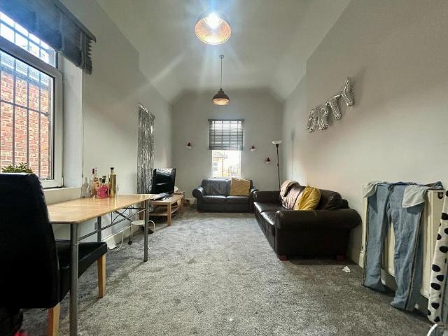 Heaton Road, Tyne and Wear NE6 5 bed maisonette to rent £2,275 pcm £525 pw