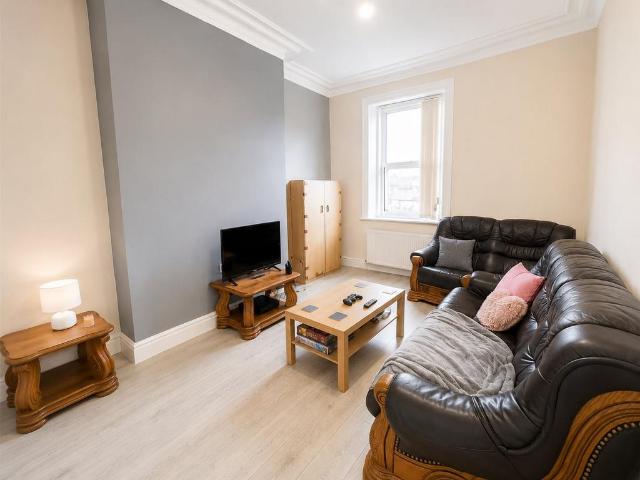 Heaton Road, Newcastle upon Tyne NE6 4 bed house to rent £1,820 pcm £420 pw