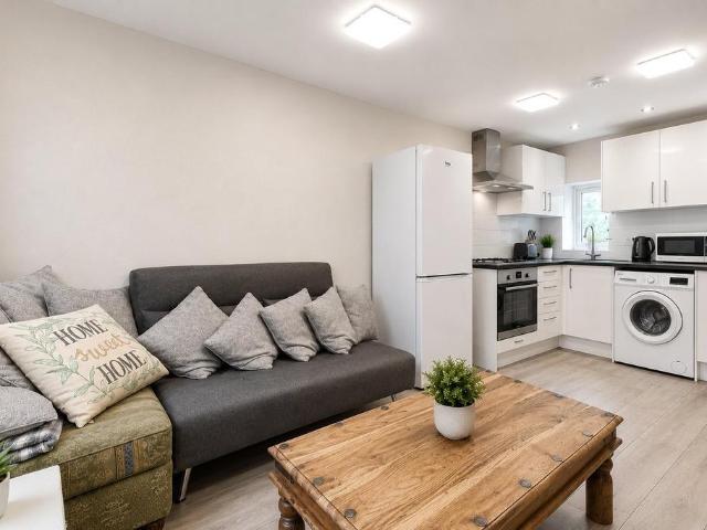 Headcorn Place, Thornton Heath, CR7 2 bed maisonette to rent £1,650 pcm £381 pw