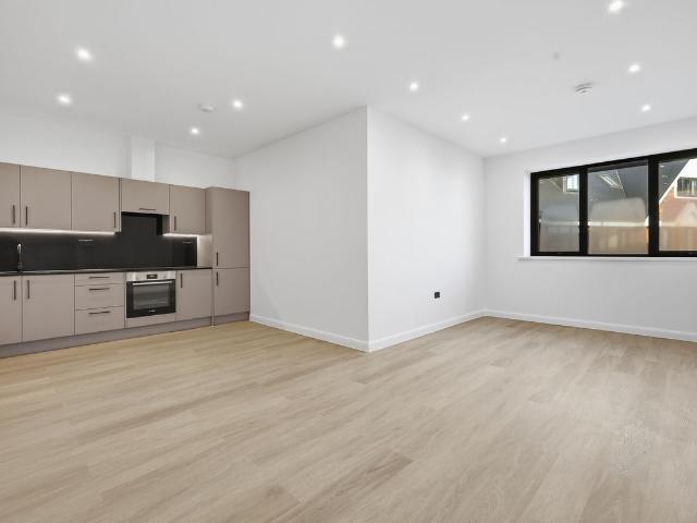 Headgate, Colchester CO3, 2 bed flat to rent, £1,350 pcm | PrimeLocation