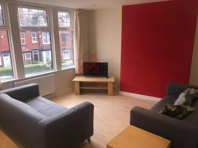 Headingley Mount, Headingley, Leeds LS6 5 bed flat to rent £2,600 pcm £600 pw
