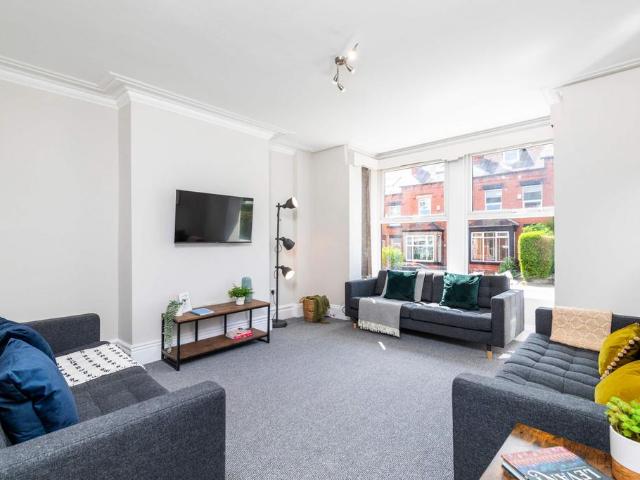 Headingley Avenue, Leeds LS6 8 bed house to rent £4,749 pcm £1,096 pw