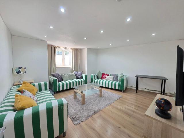 Headingley Avenue, Leeds LS6, 8 bed terraced house to rent, £3,293 pcm | PrimeLocation