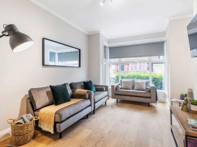 Headingley Avenue Room 2 1st Floor Front Left non ensuite