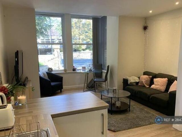 Headingley Lane, Leeds, 2 Bedroom Flat