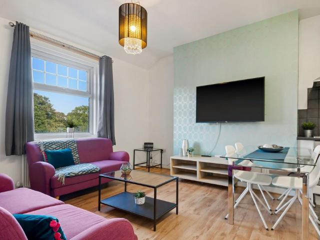 HEADINGLEY LANE, Leeds 4 bed house to rent £1,993 pcm £460 pw