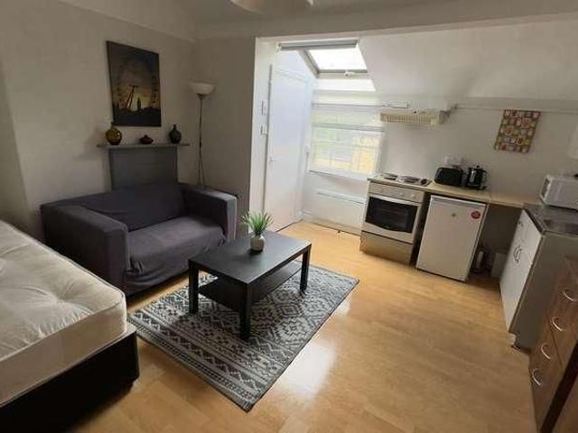 Headingley Lane, Leeds, LS6