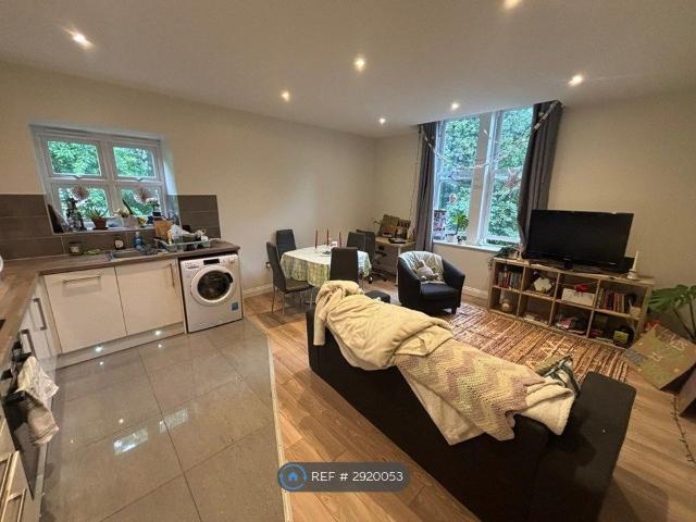Headingley Lane, Leeds LS6, 2 bed flat to rent, £1,300 pcm | PrimeLocation